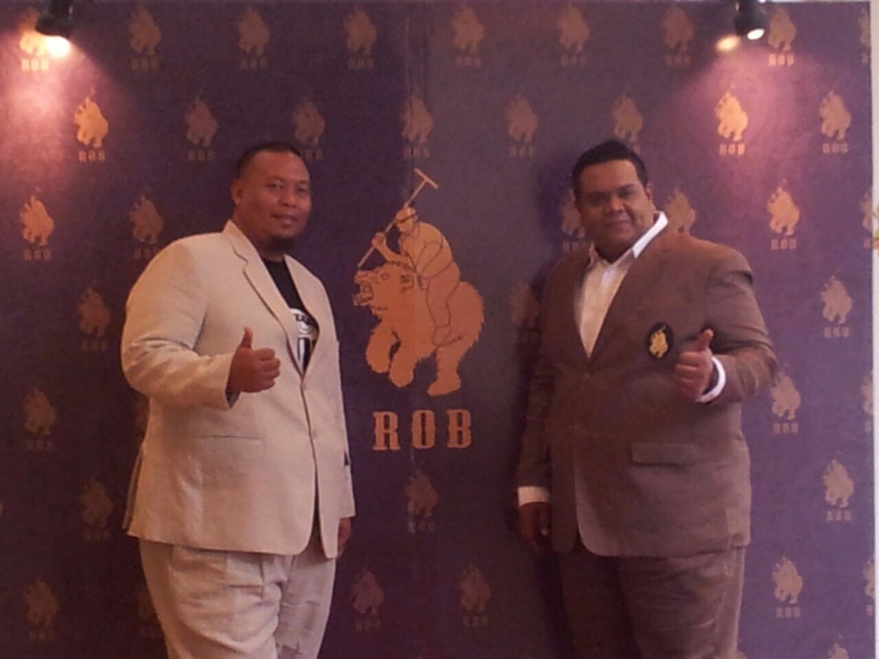 Sukar Cari Baju Besar Beri Idea Angah & Bob Tubuhkan ROB