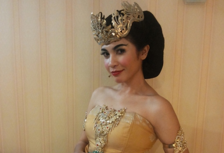 Berkemban, Izreen Azminda Hanya Menurut Kehendak Watak