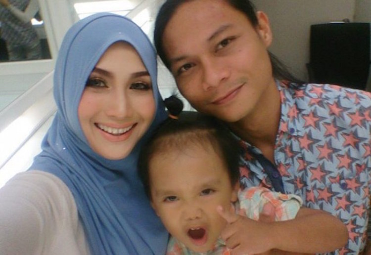 Jue Aziz Sudah Berhijrah, Kini Bertudung Penuh