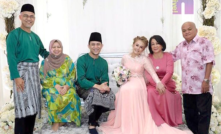 Akim Ahmad Dan Stacy AF Selamat Bertunang