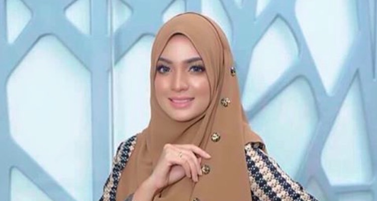Peminat Persoal Amyra Rosli Jadi Duta Jenama Tudung