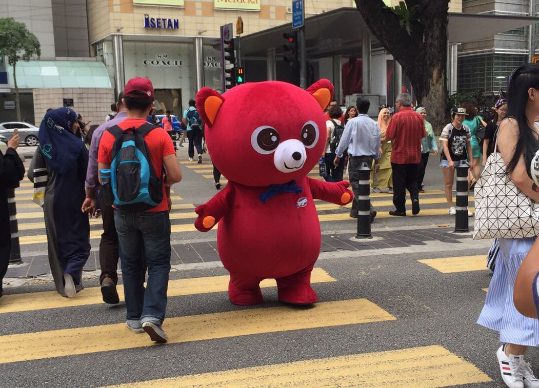 Beruang Merah Merayau Di Tengah KL!