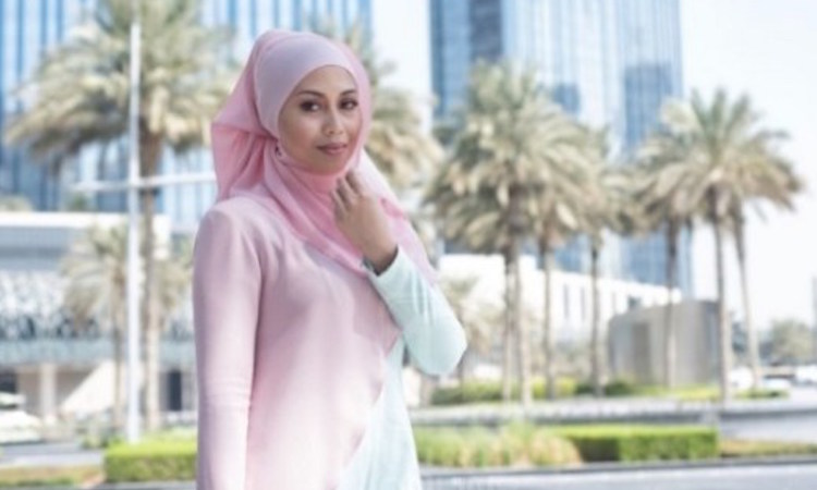 Azrinaz Mazhar: Berhijab Atas Tuntutan Agama