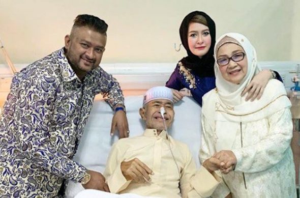 Eina Azman Gembira Datuk & Nenek Nikah Semula Selepas 17 Tahun Bercerai Eina Azman Gembira Datuk & Nenek Nikah Semula Selepas 17 Tahun Bercerai