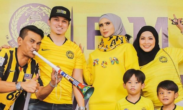 Malaysia Ke Final, Che Ta Pakai Gaun Ke Stadium