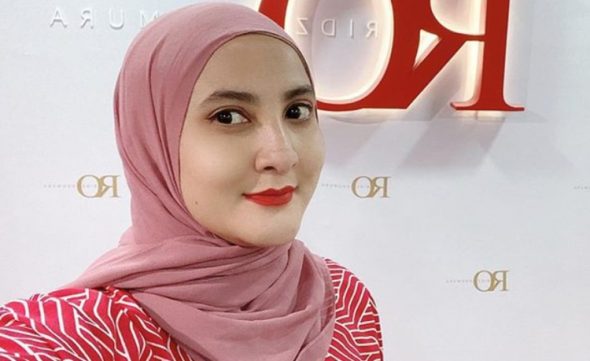 Azza Elite Haramkan Saudara-Mara Ziarah Ibunya