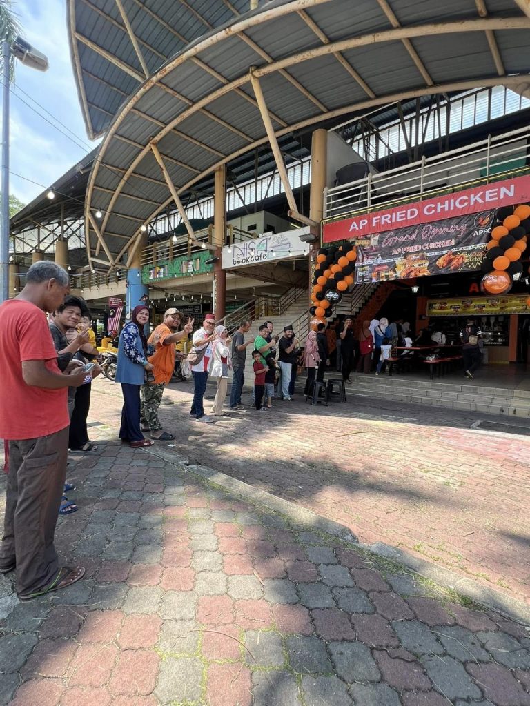 Amir Raja Lawak Buka Restoran AP Fried Chicken
