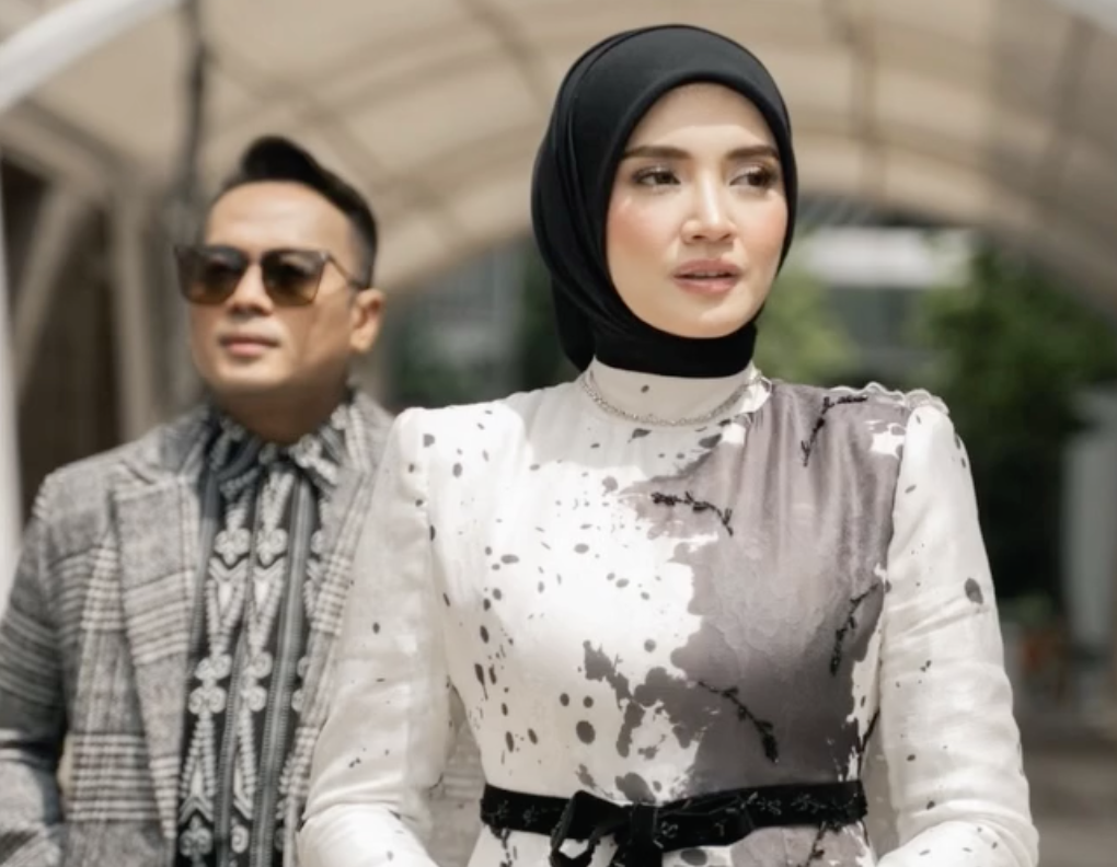 “Kepada Fazura, Masa Untuk Terbang Tinggi, Carilah Bahagia Awak”